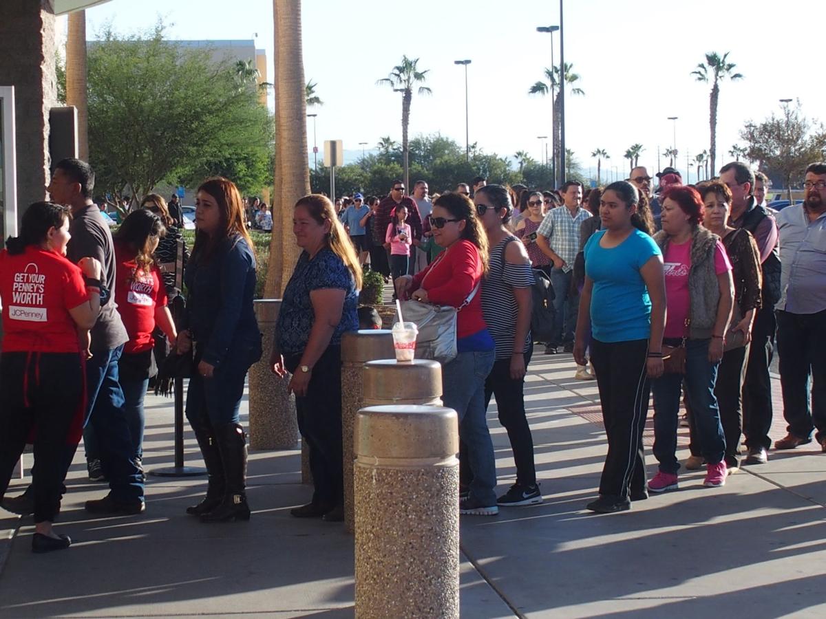 Mall workers weigh in on working on Thanksgiving | Local News ...