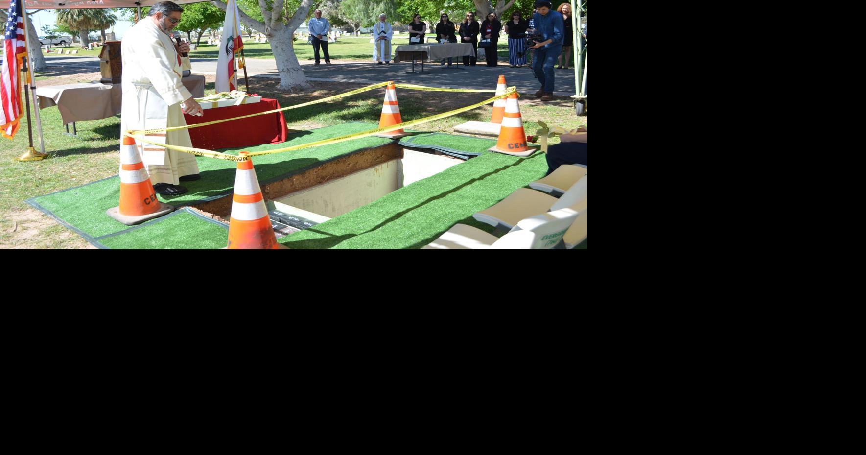 Song, prayer fill indigent burial ceremony | Local News | ivpressonline.com
