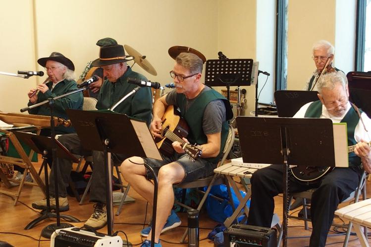 Everyone’s Irish at Claddagh Club dinner | Local News | ivpressonline.com