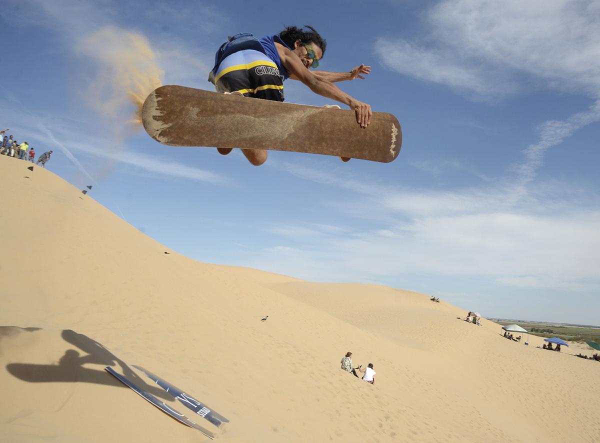 Sandboarders deliver at the dunes | Community | ivpressonline.com