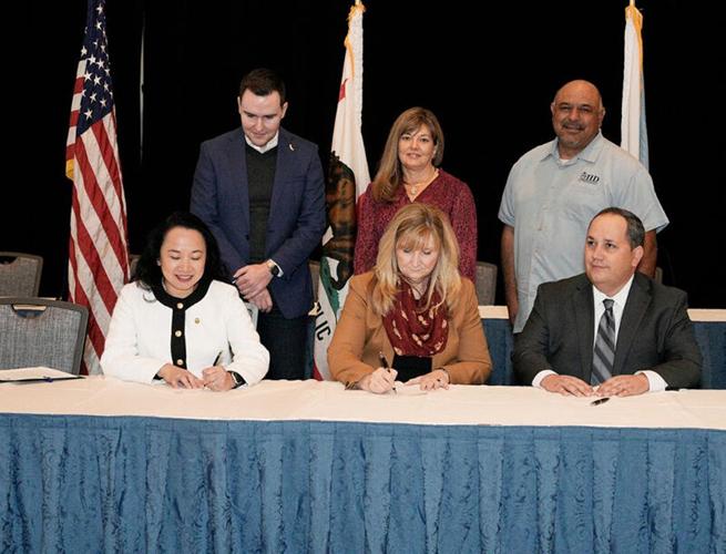 Firman acuerdo regional de conservación de agua | Adelante Valle ...
