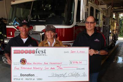 Smiling Moose presents check to NHFD | Local News | iwantthenews.com