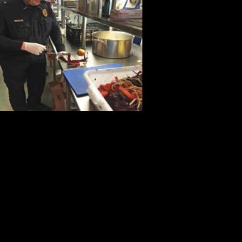 Area officers help with Meals on Wheels | Archives | iwantthenews.com