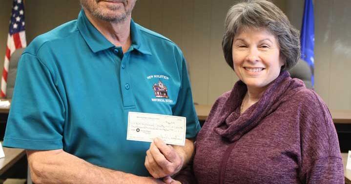 Community Chest grant check received | Archives | iwantthenews.com