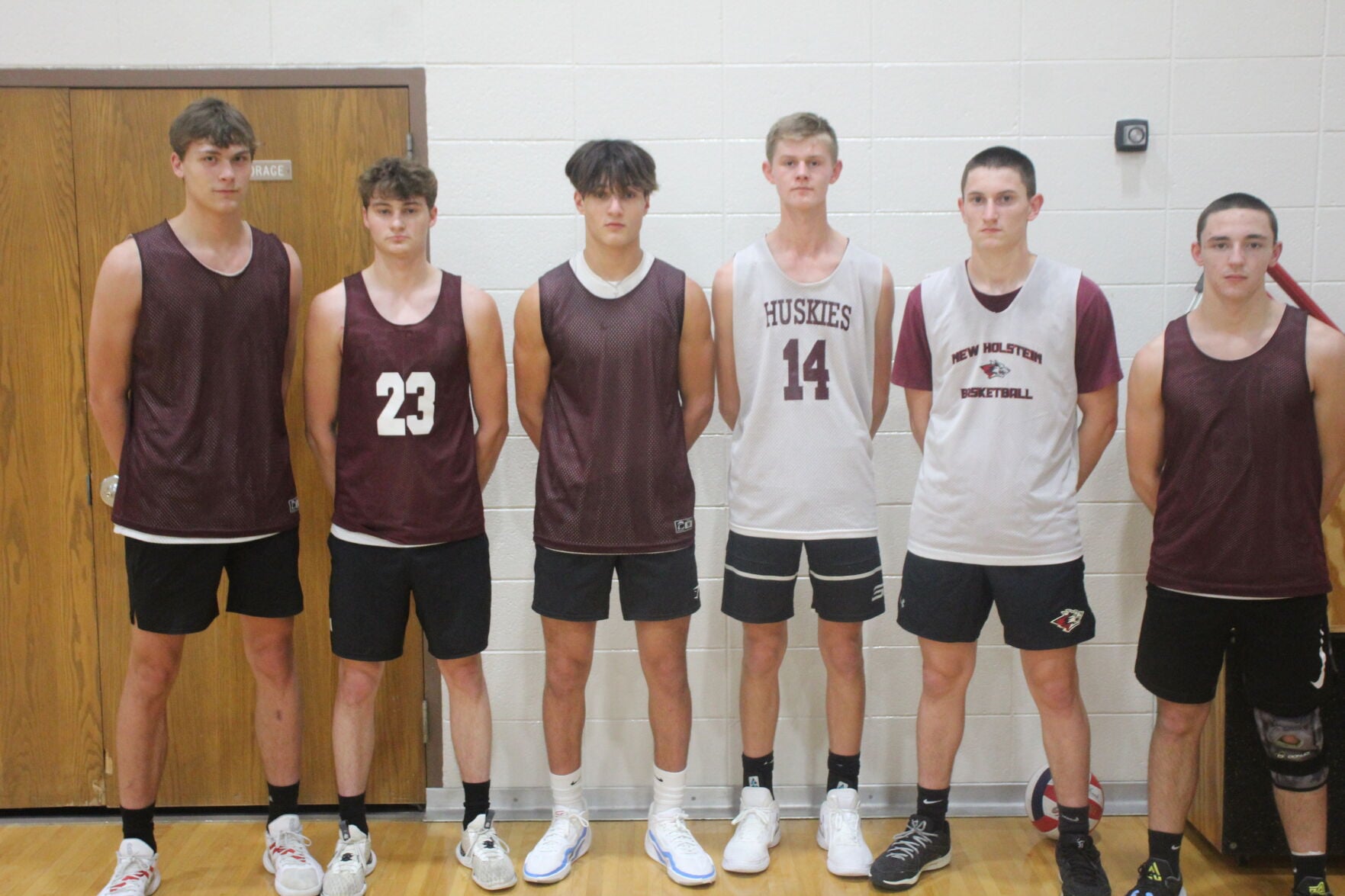 New Holstein Boys Basketball Preview: Huskies hope height leads to rise ...