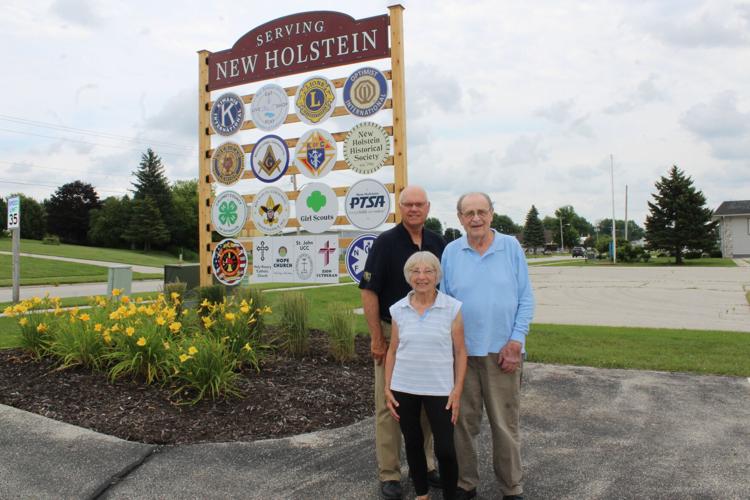 Serving New Holstein: Sign project comes to fruition in community ...