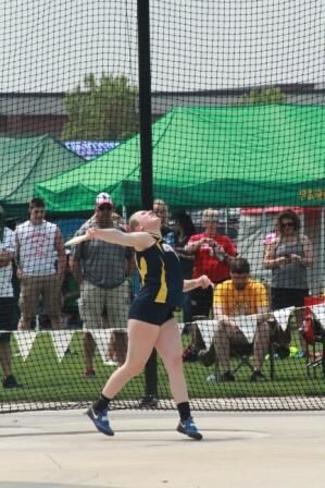 Moehn places 10th at state discus | Archives | iwantthenews.com