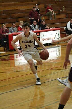 Valders nips Huskies; Pull to within 1 game | Sports | iwantthenews.com