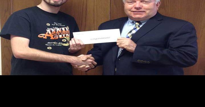 PFCU President Steve Nothem awards scholarship | | iwantthenews.com