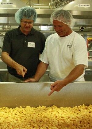 Dairy leaders tour area facilities | Local News | iwantthenews.com
