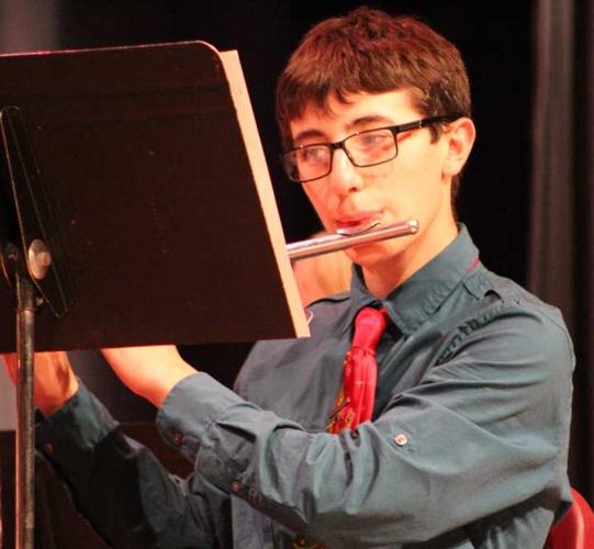 NHHS gets help in ringing in holidays | Local News | iwantthenews.com