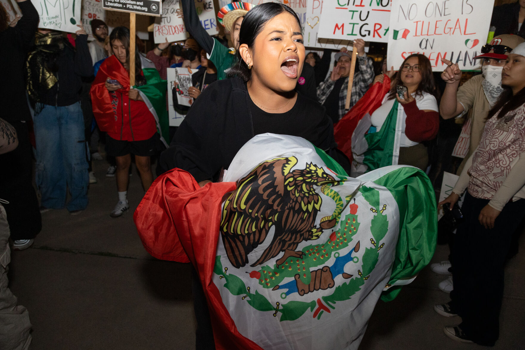 Phoenix protesters rally against separation of immigrant families ...