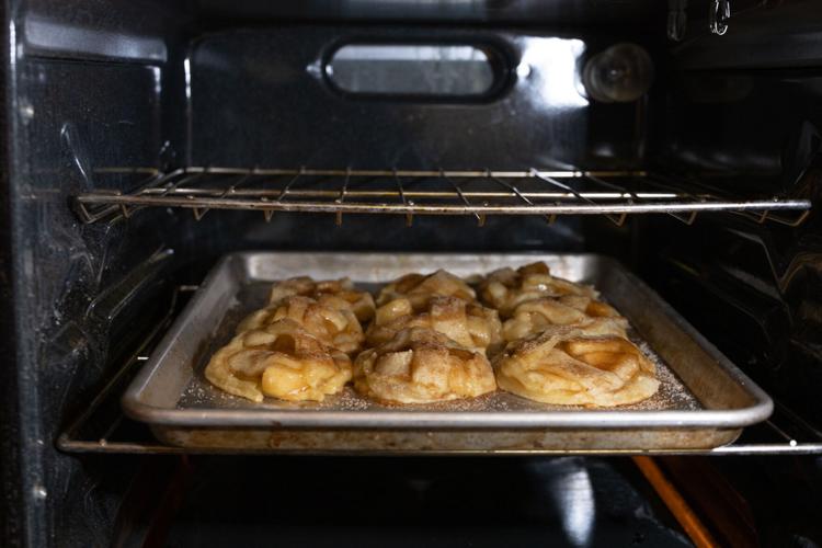 how to bake an apple pie in the oven