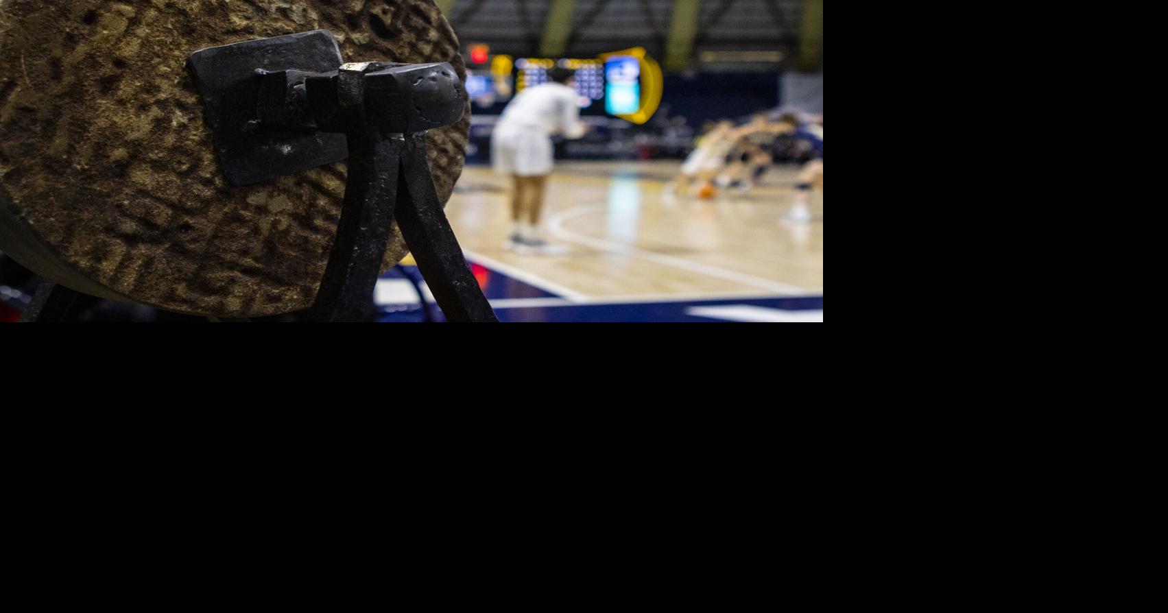 Schenck ties all-time assists record, Lumberjacks demolish Bobcats 79 ...