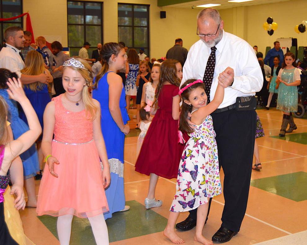 Daughtry Elementary daddy-daughter dance | Jackson Progress-Argus Photo ...