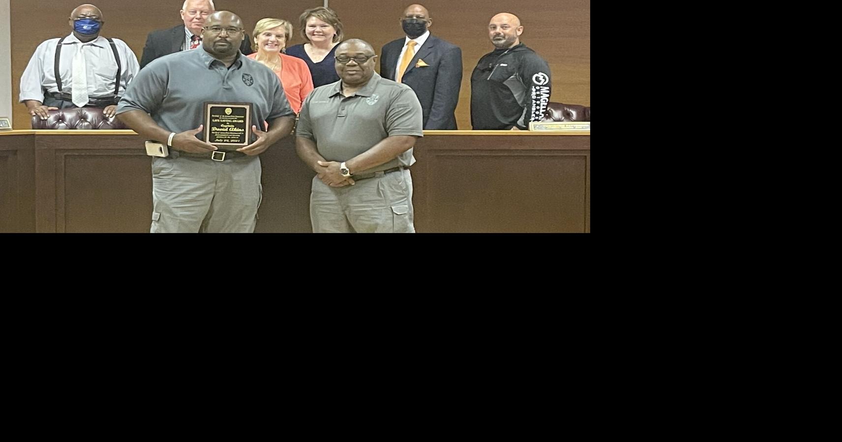 Jackson Police Capt. David Akin presented Life Saving Award for saving ...