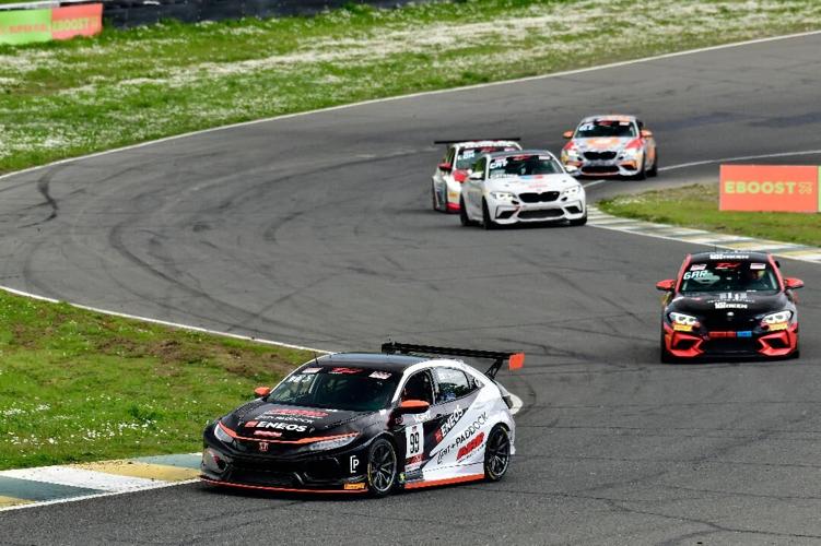 Vive la adrenalina en la competencia automovilística del SRO América en ...