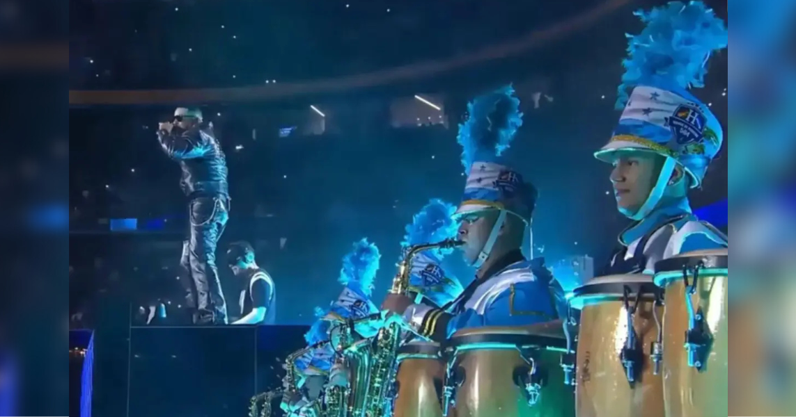 Banda hondureña 504 hace historia con Daddy Yankee en medio tiempo de ...