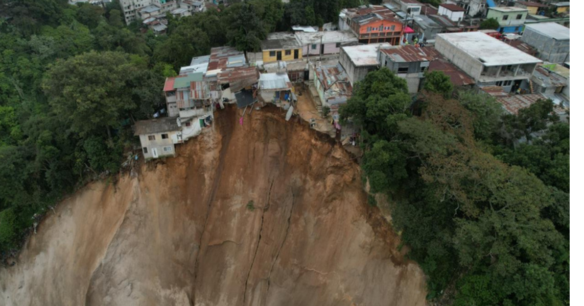 Un derrumbe arrasó con varias casas en Guatemala: Hay seis ...