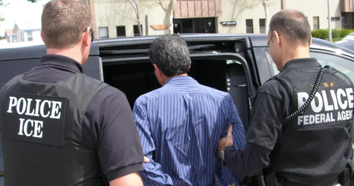 EE.UU. captura 500 migrantes en redada, México habilita albergue ...