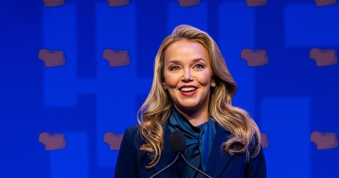 Helana Moreno firma 13 órdenes en su primer día | Noticia ...