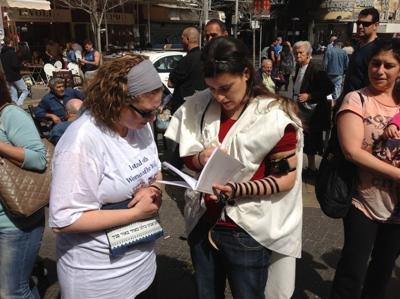 Women of the Wall take on tefillin in Tel Aviv | Israel | jewishaz.com