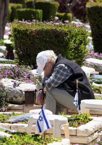 Israel Center ceremony honors fallen IDF soldiers | Valley View ...