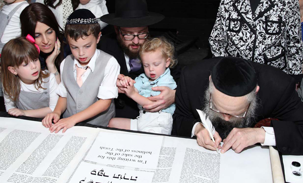Chabad of Phoenix dedicates ‘Sashie’s Torah’ | Special Sections ...
