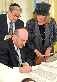 Beth Joseph dedicates Torah to Schwartz family | Religious Life ...