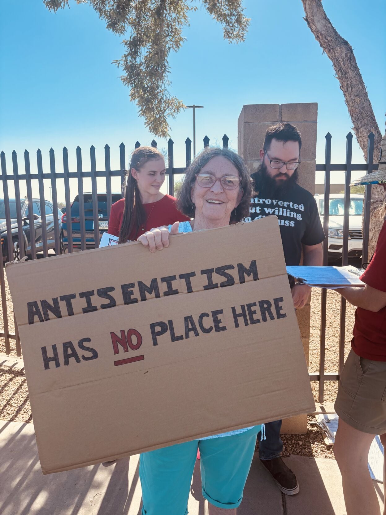 Calls for resignation grow after DVUSD board member’s Nazi salute ...