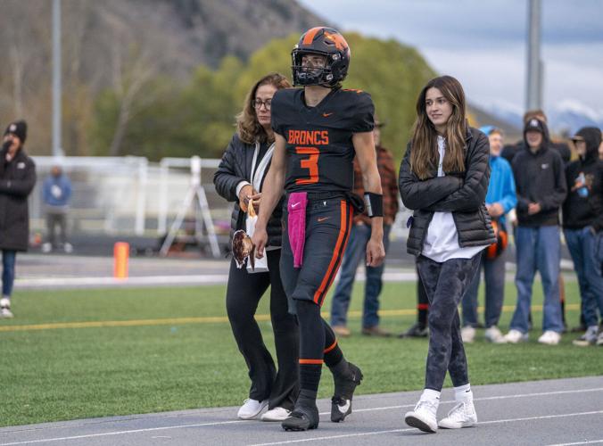 GALLERY: Broncs football senior night | Multimedia | jhnewsandguide.com