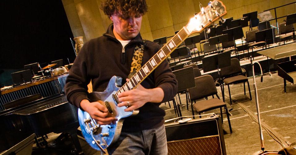 Chamber music concerts bring in electric guitar | The Hole Scroll ...
