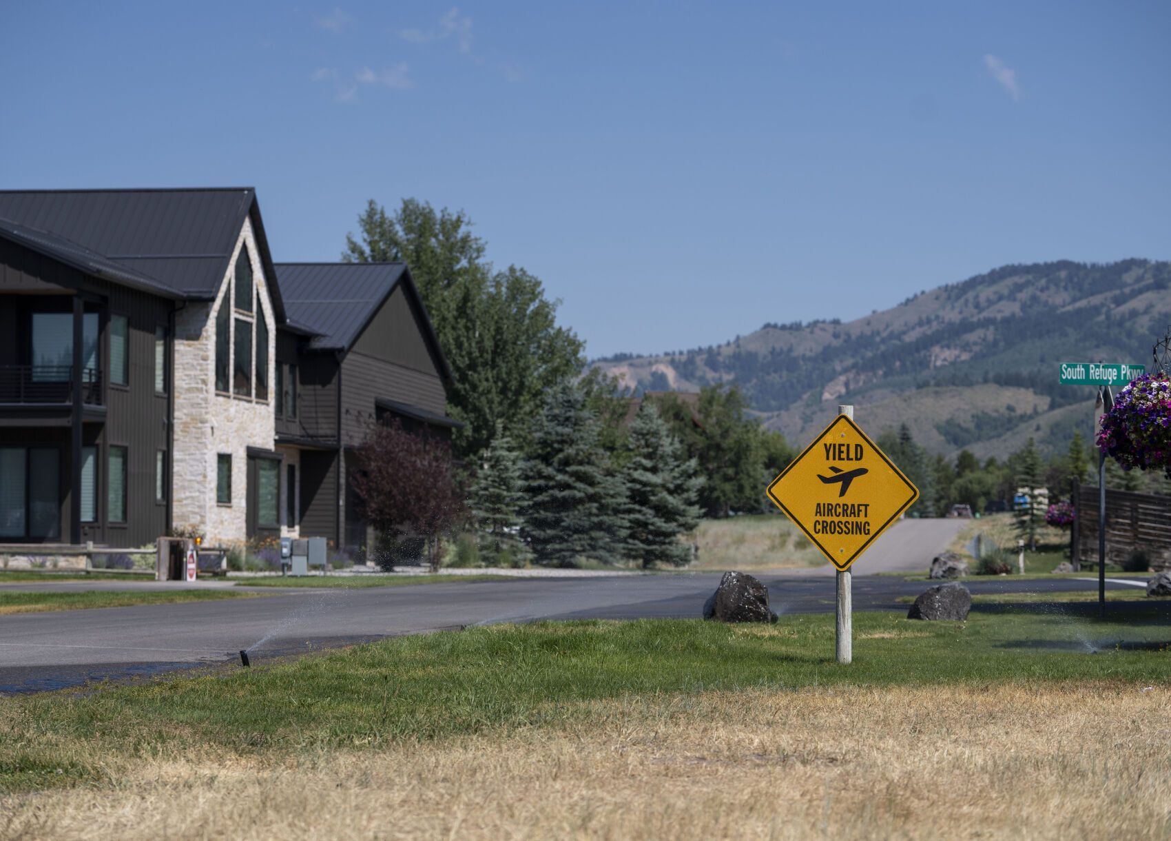 Alpine plane crash sheds light on turbulence over fly-in subdivision ...