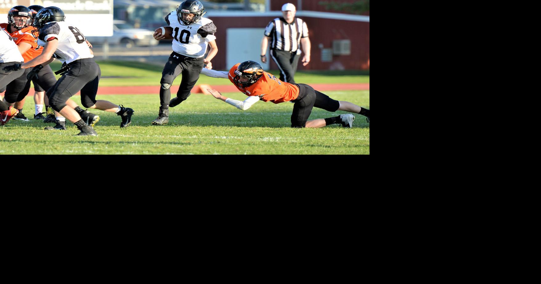 Broncs run to win 3 | High School Sports | jhnewsandguide.com