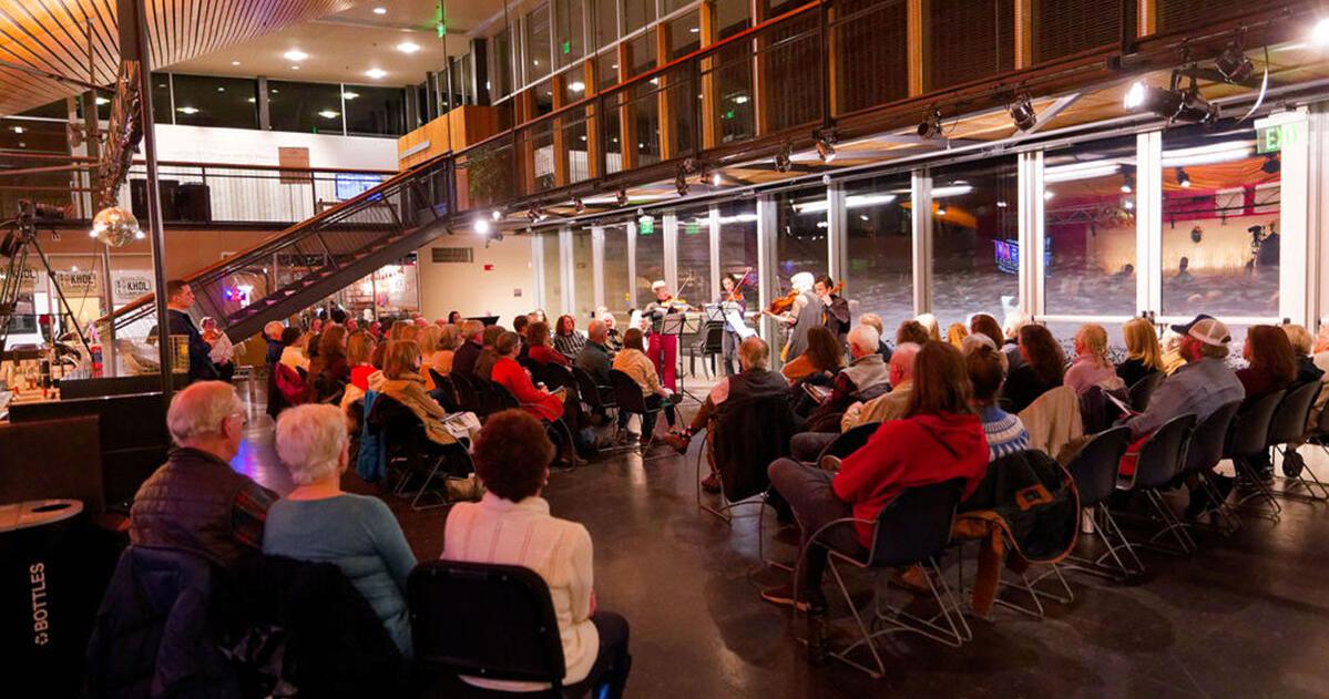 'Classical Cafe' mixes up musical menu | Music | jhnewsandguide.com
