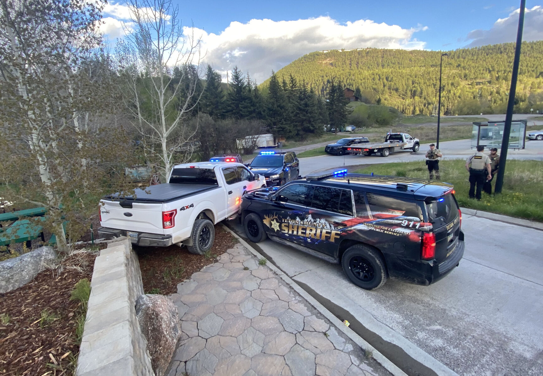 Deputies chase down suspect outside Hoback Market | This Just In ...