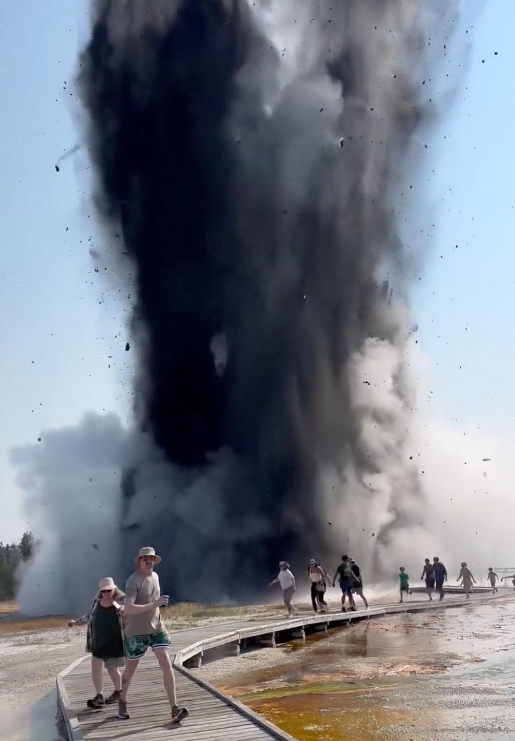 VIDEO: Biscuit Basin geyser explodes, sending Yellowstone tourists ...
