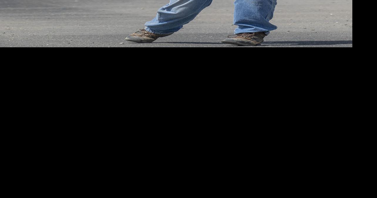 Traffic worker's dance-like moves make motorists smile, ease traffic ...