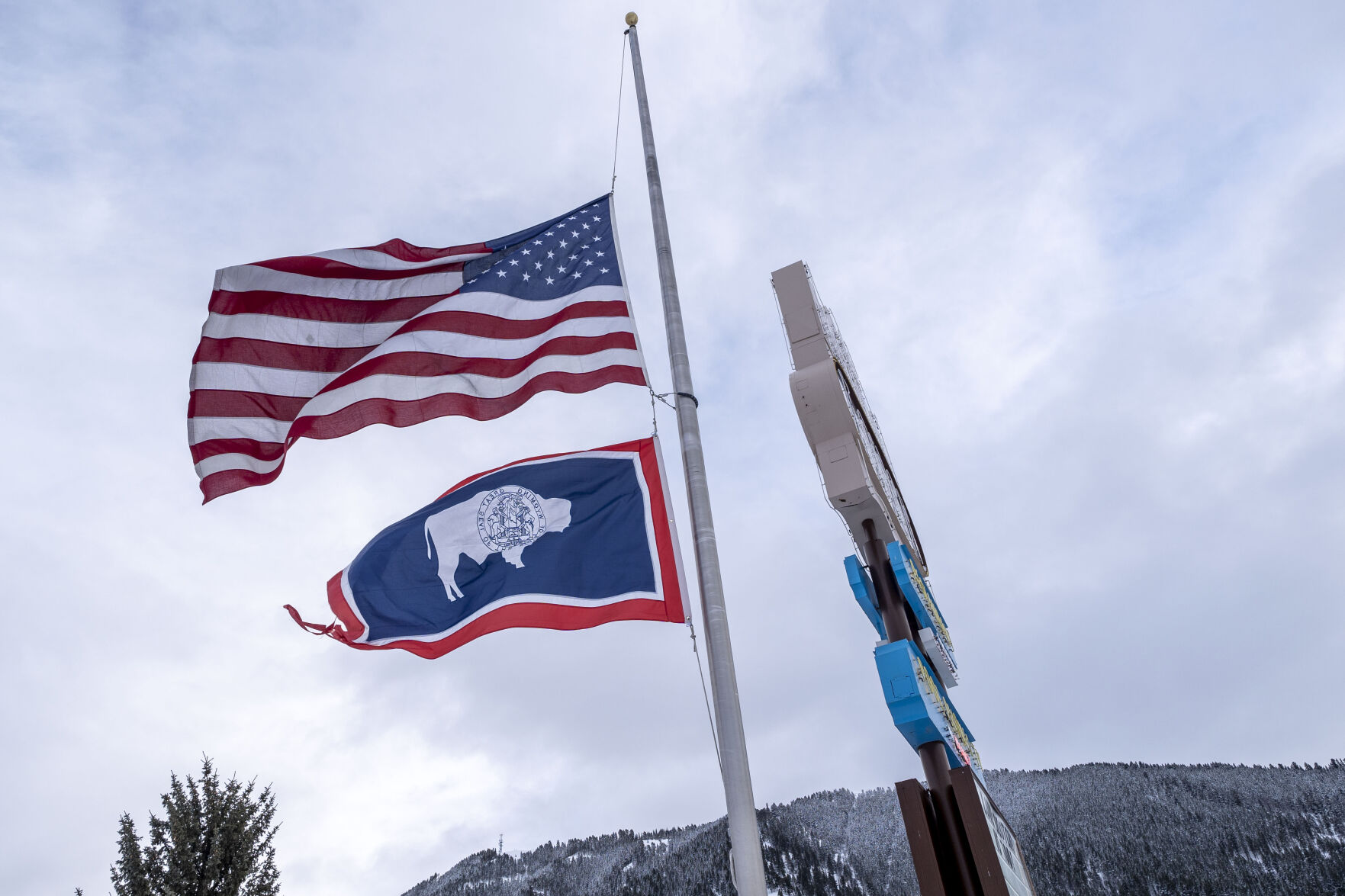 Gov. Gordon orders flags to half mast through Jan. 5 | Local ...