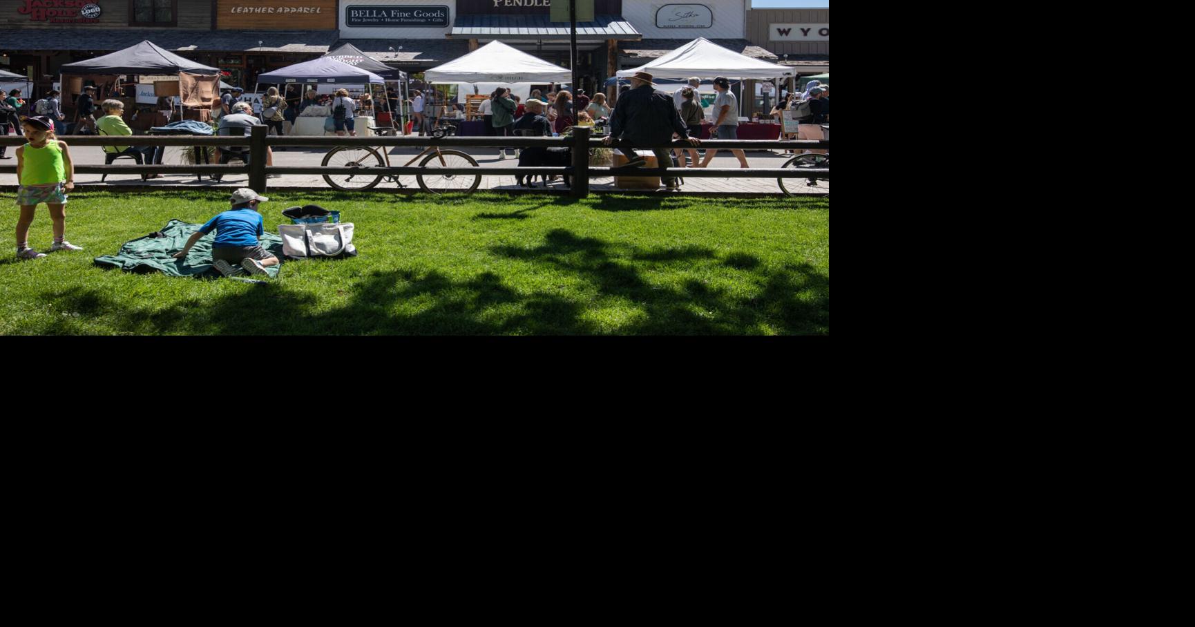 Town Square tradition | Features | jhnewsandguide.com