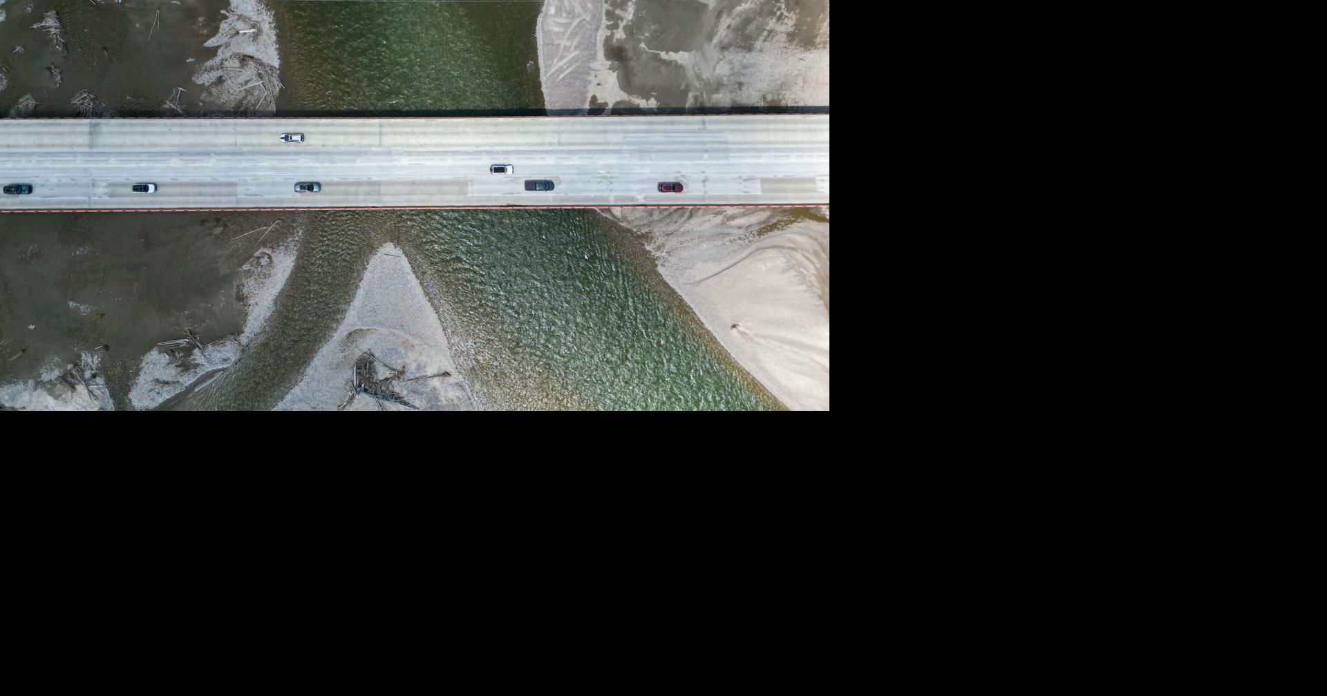 Snake River Bridge reduced to one lane for sign installation | Local ...