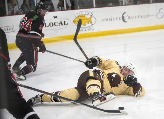 Moose sweep Boston, run streak to 6 in row | Sports Features ...