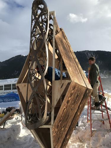 Treehouse cabin keeps the lights on | Arts | jhnewsandguide.com