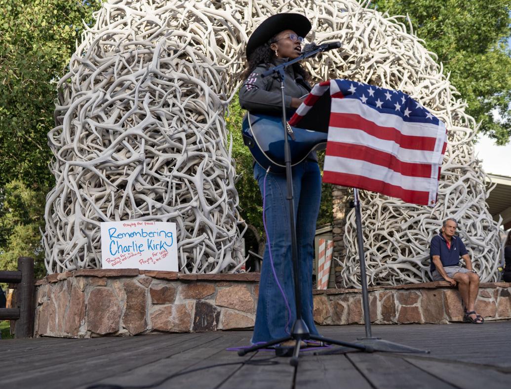 Jackson Hole community members, tourists gather to grieve after Charlie ...