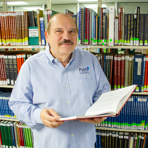 Longtime librarian retires after 48 years | News | jonesborosun.com