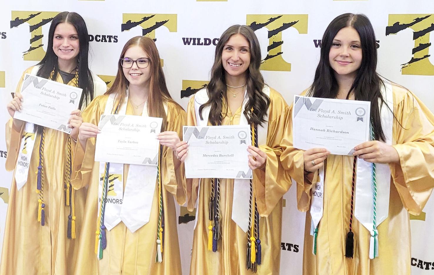 Trumann Chamber presents scholarships | Announcements | jonesborosun.com