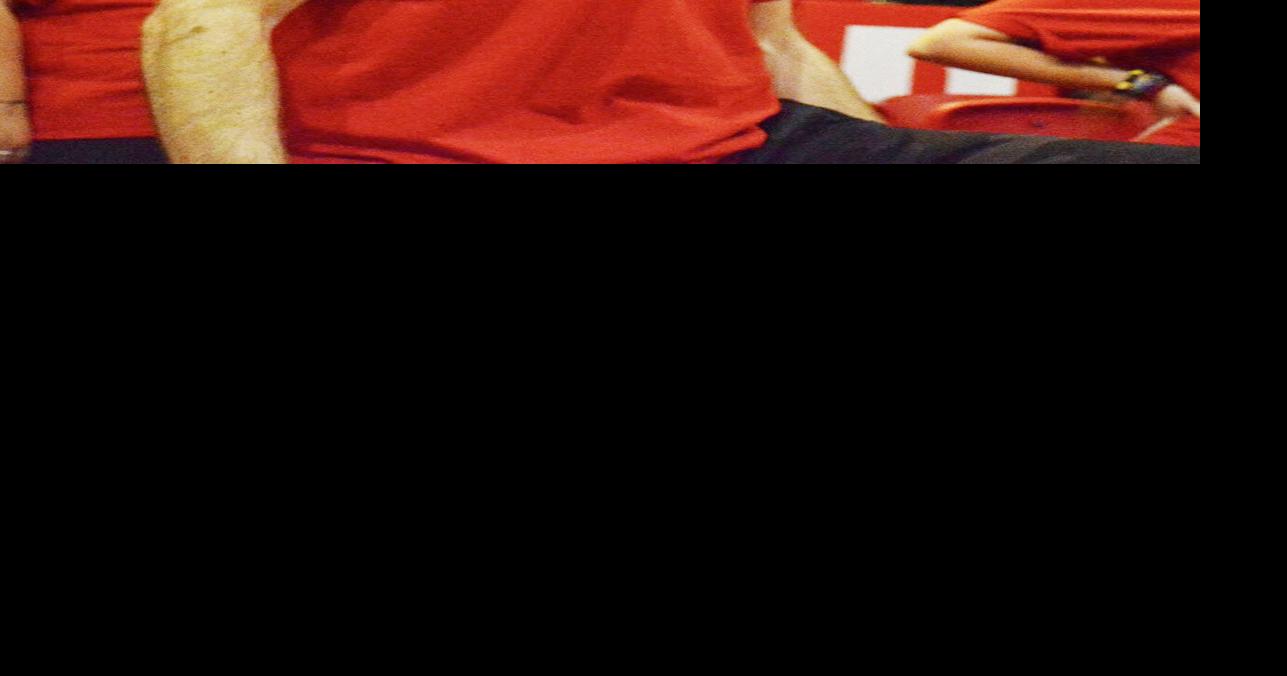 Cheering on the Red Wolves | News | jonesborosun.com