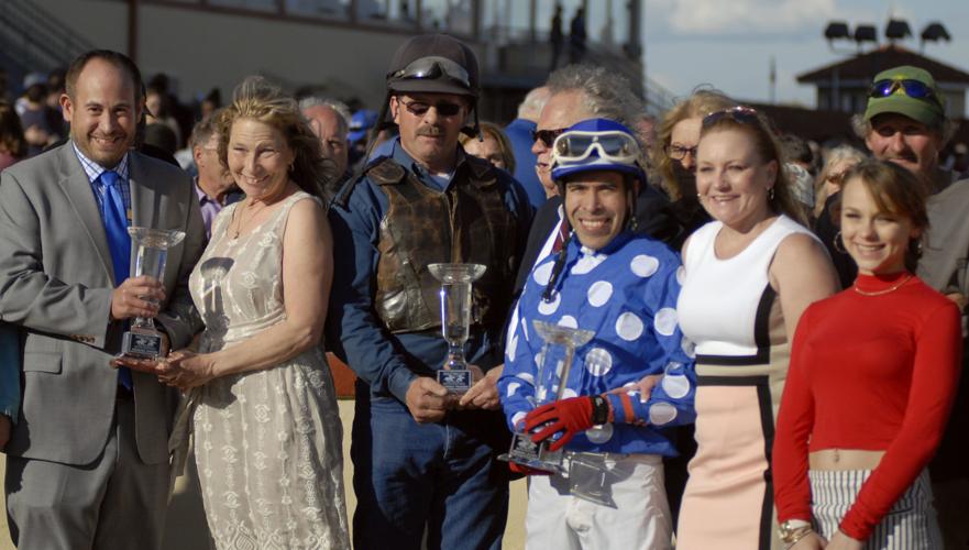 Reading lesson: Local horse Runnin'toluvya captures Charles Town ...