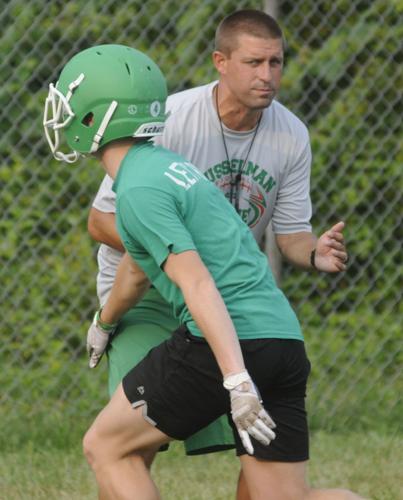 New quarterback alters strategy for experienced Applemen | Journal-news ...