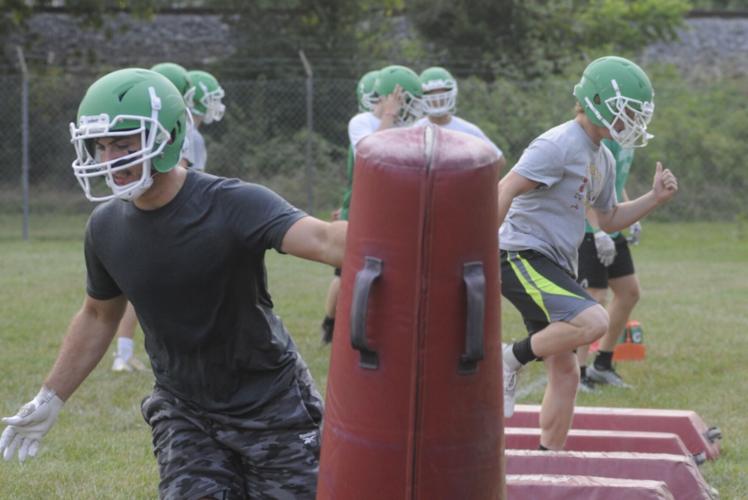 New quarterback alters strategy for experienced Applemen | Journal-news ...